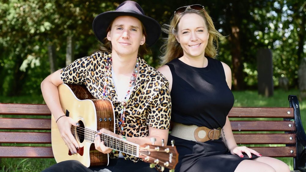 North Wales Singers & Acoustic Duos For Hire - DG Music