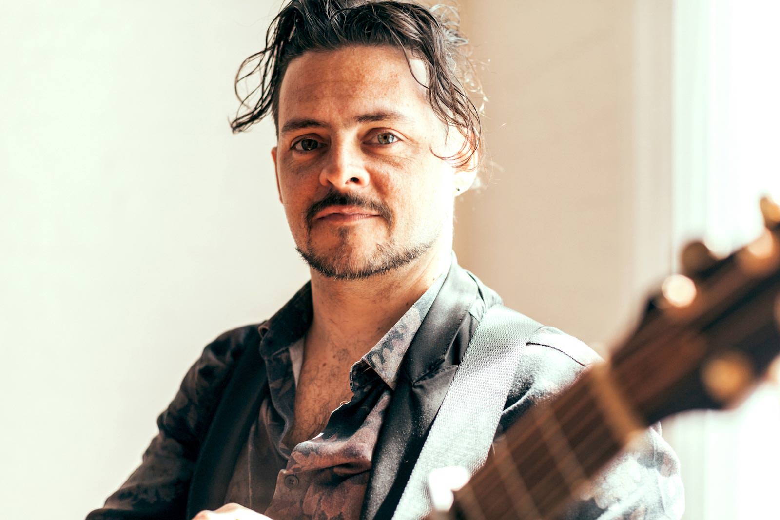 Calder McLaughlin - Singer & Guitarist for Weddings & Events - DG Music