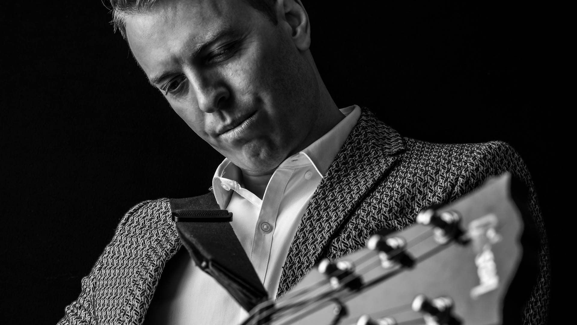 George - Singer and Guitarist for Weddings & Parties- DG Music