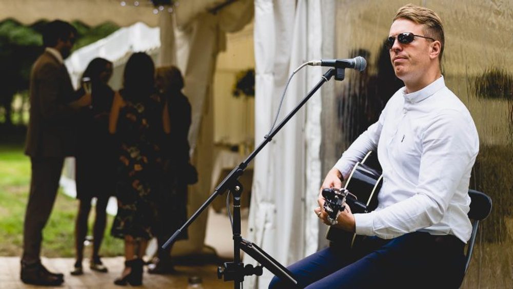 Scotland Singers & Acoustic Duos For Hire - DG Music