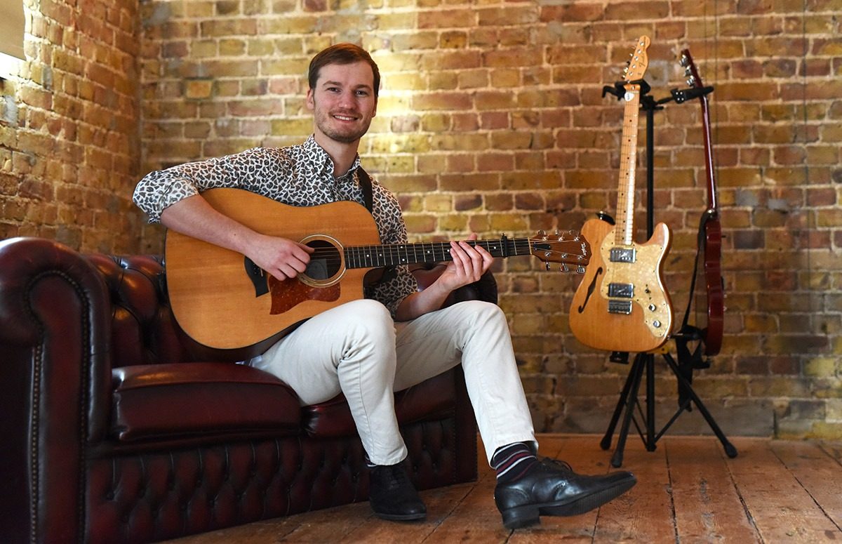 Jay Hart - Essex Based Male Singer-Guitarist - DG Music