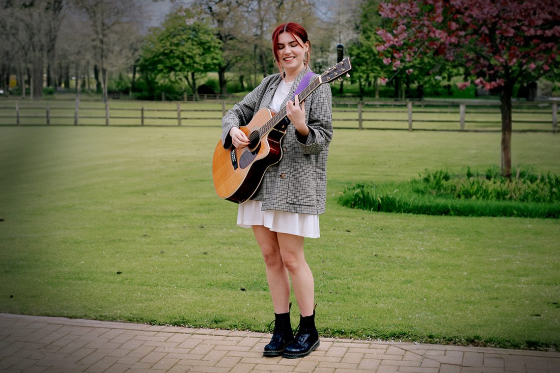Rosie Loveday - Midlands Acoustic Singer/Guitarist for Hire